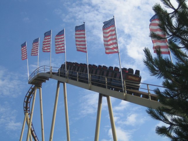 Looping Star @ Parko Paliatso Luna Park | Zypern - onride.de